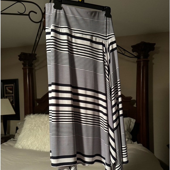 Skirts | Skirt By Melanie Lynn | Poshmark